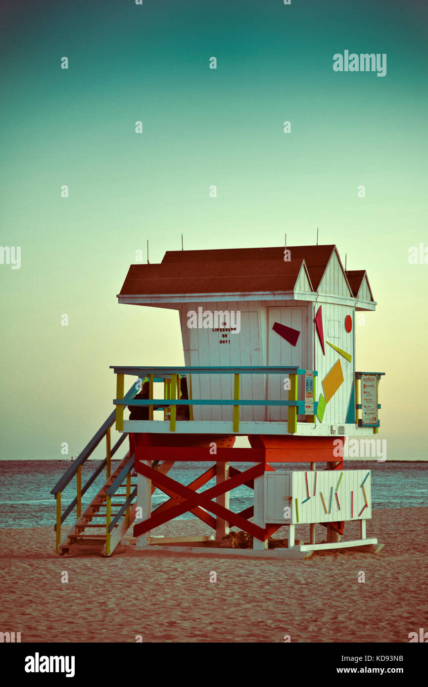 Lifeguard shed hi-res stock photography and images - Alamy