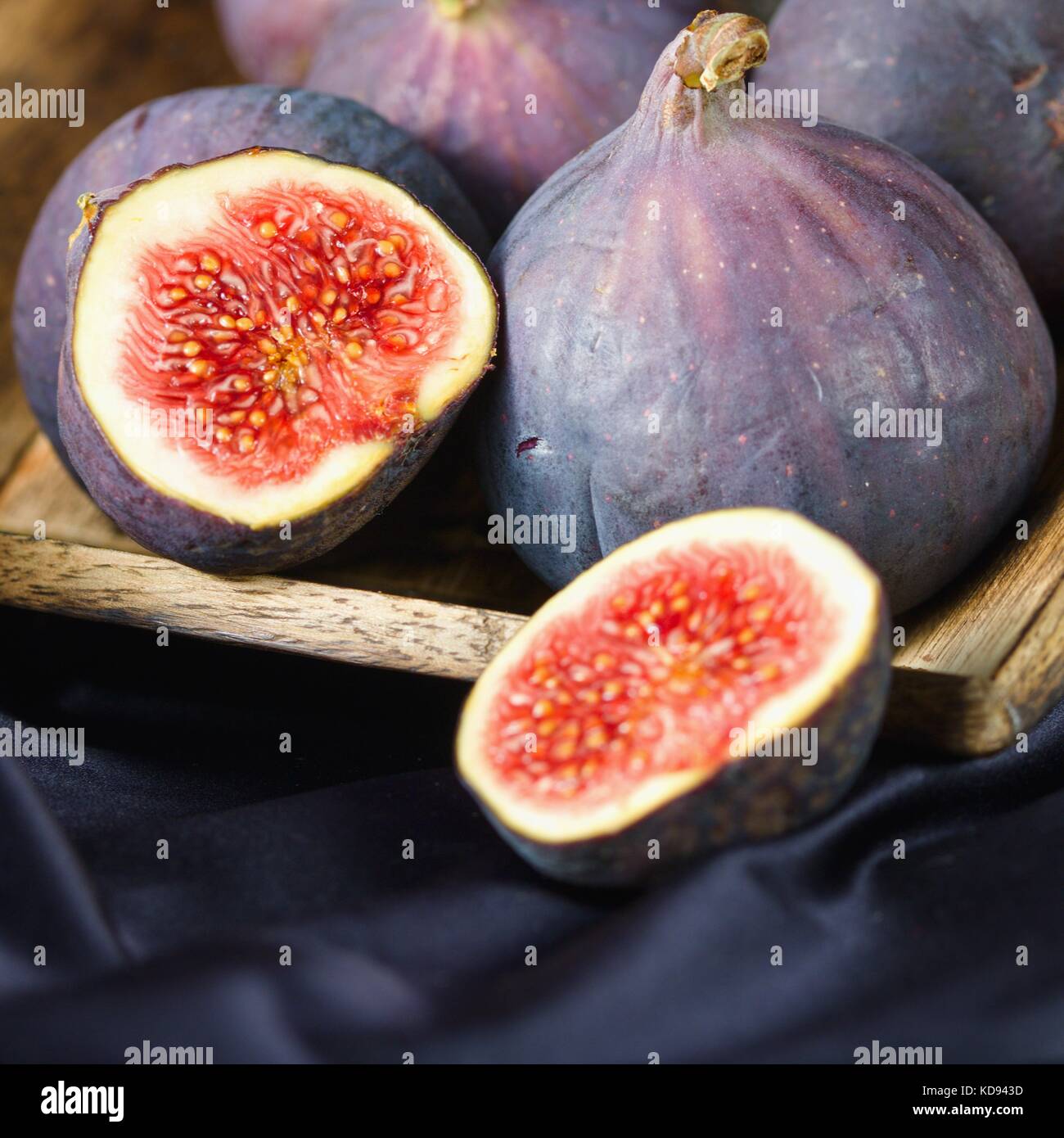 Close up on fresh ripe figs in wooden bowl Stock Photo - Alamy
