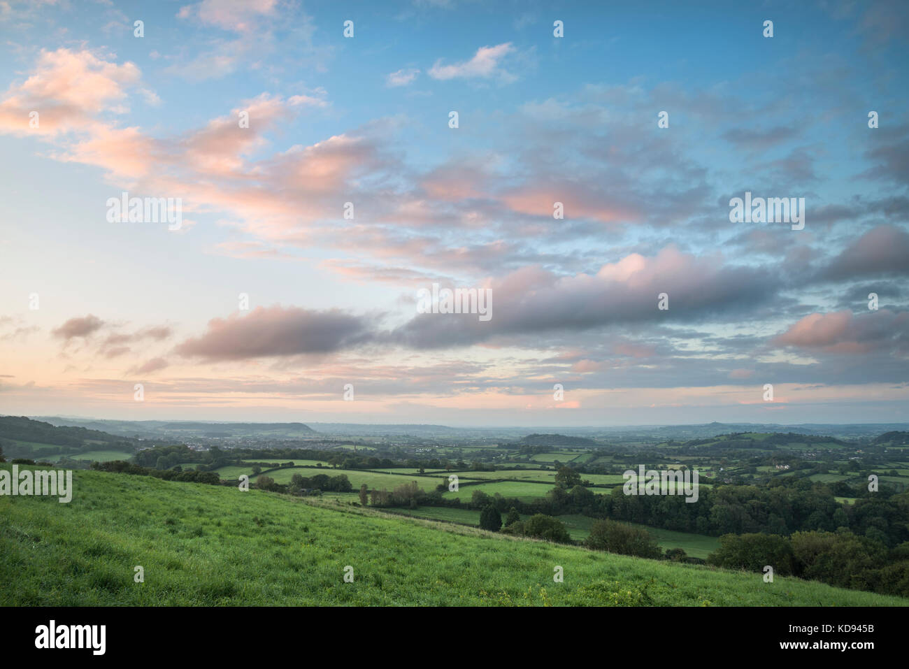 Beautiful sunrise landscape over Somerset Levels in English countryside ...