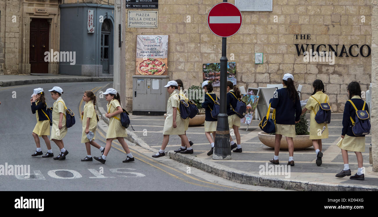 Children going to school hi-res stock photography and images - Alamy