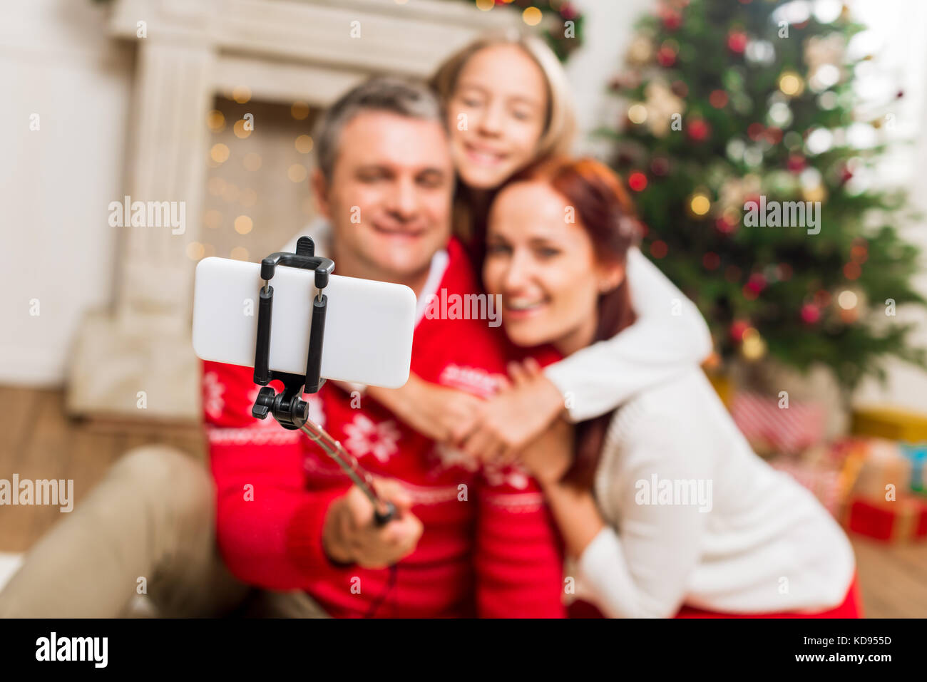 Selfie family celebrate christmas hi-res stock photography and images ...
