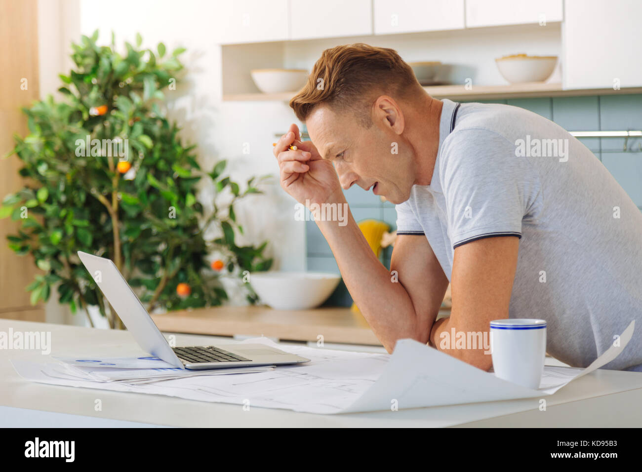 Smart working sad hi-res stock photography and images - Alamy