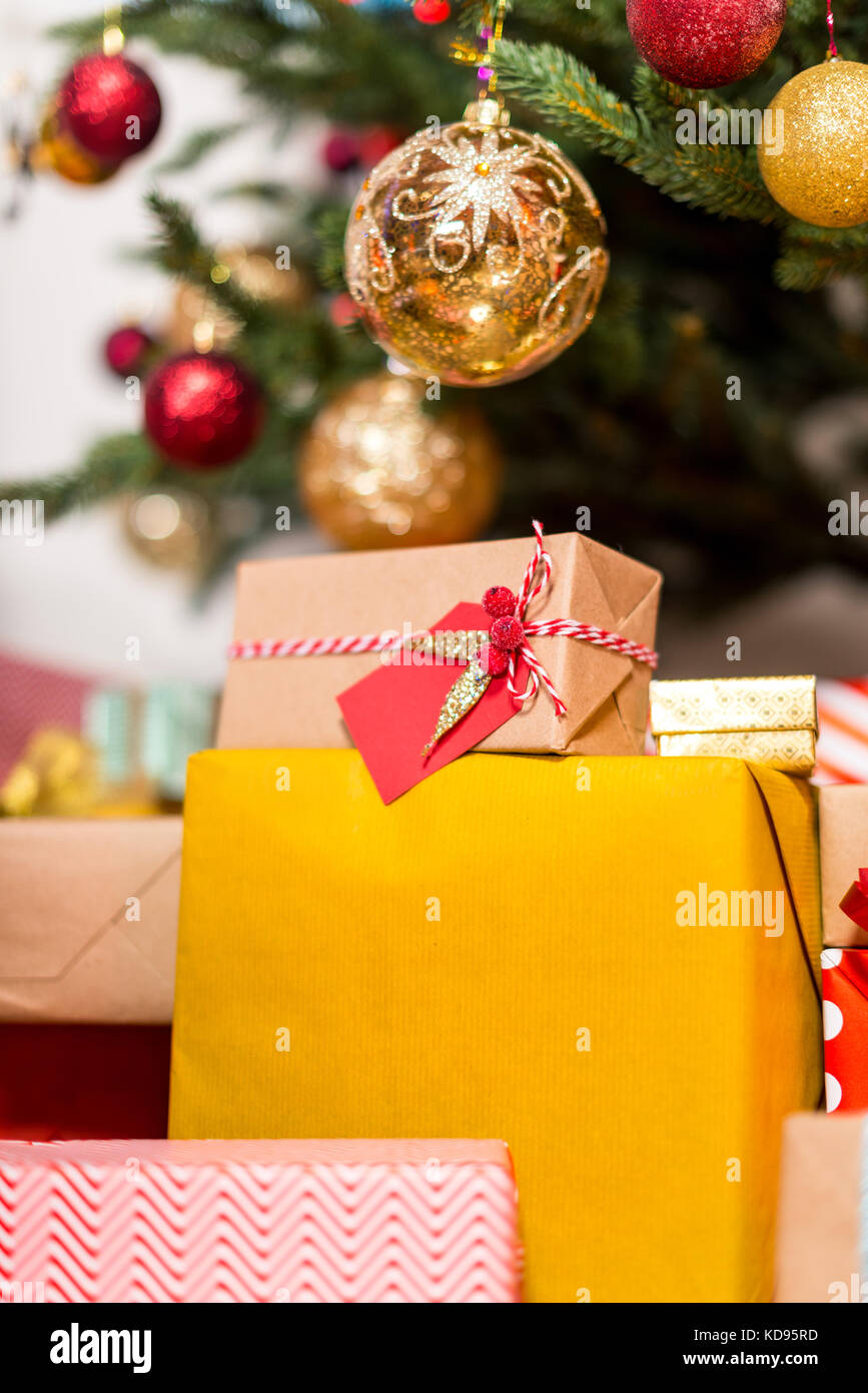 gift boxes under christmas tree Stock Photo - Alamy