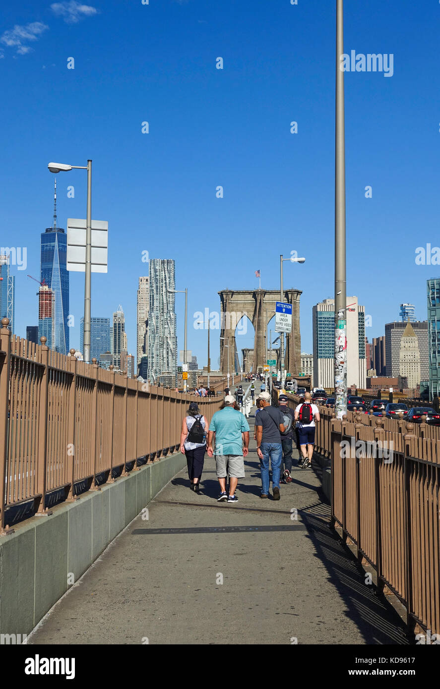 Usa the manhattan bridge walkway hi-res stock photography and images ...
