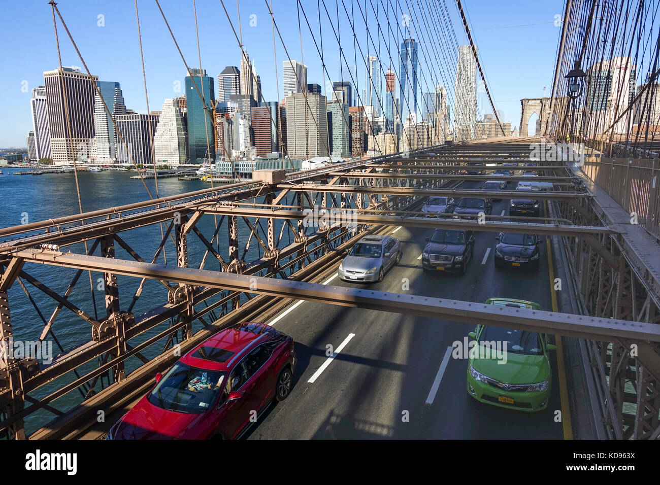Brooklyn bridge, New york, roadway, Manhattan skyline, traffic cars ...