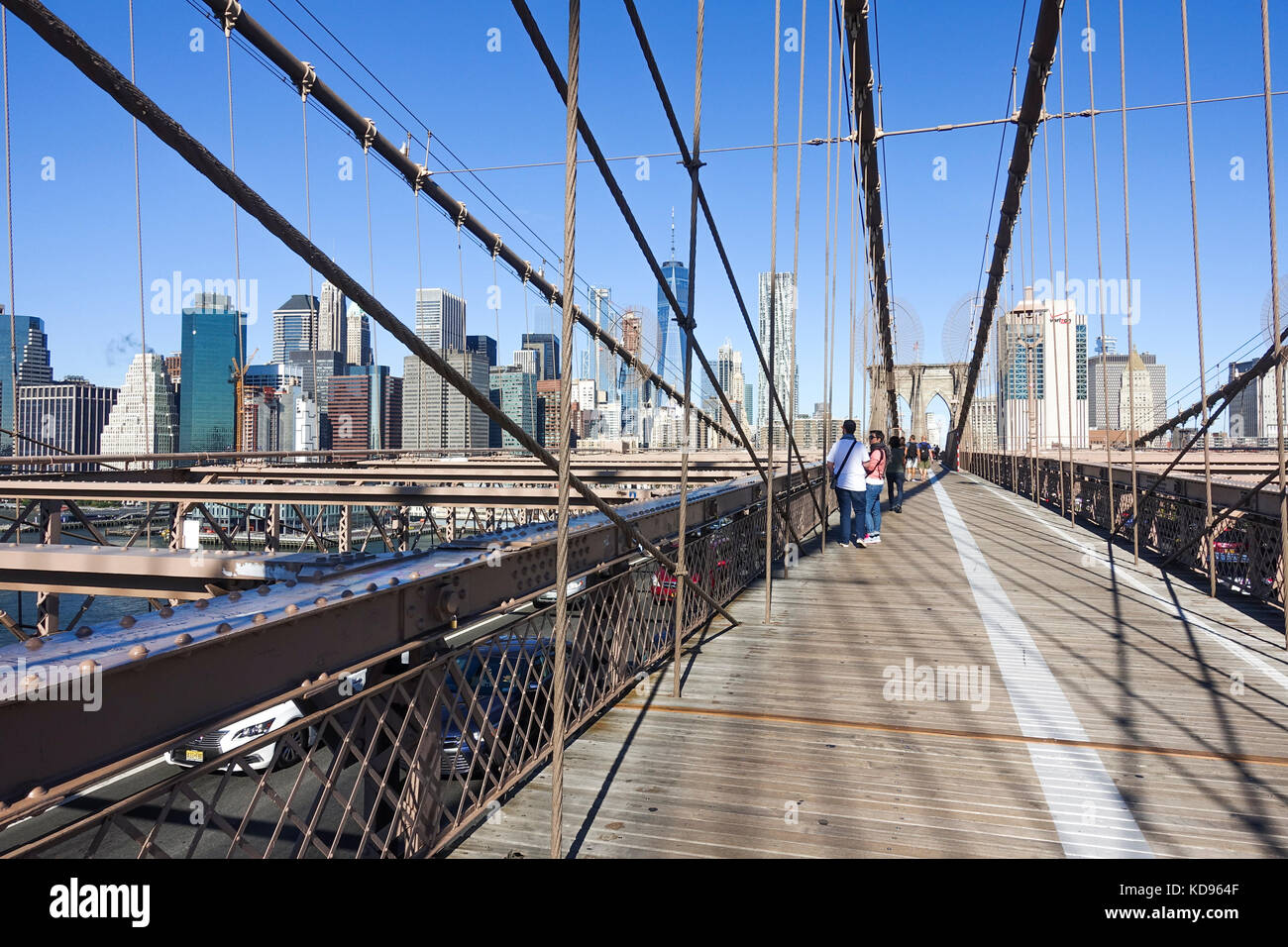 Pedestrian walkway skyline hi-res stock photography and images - Alamy