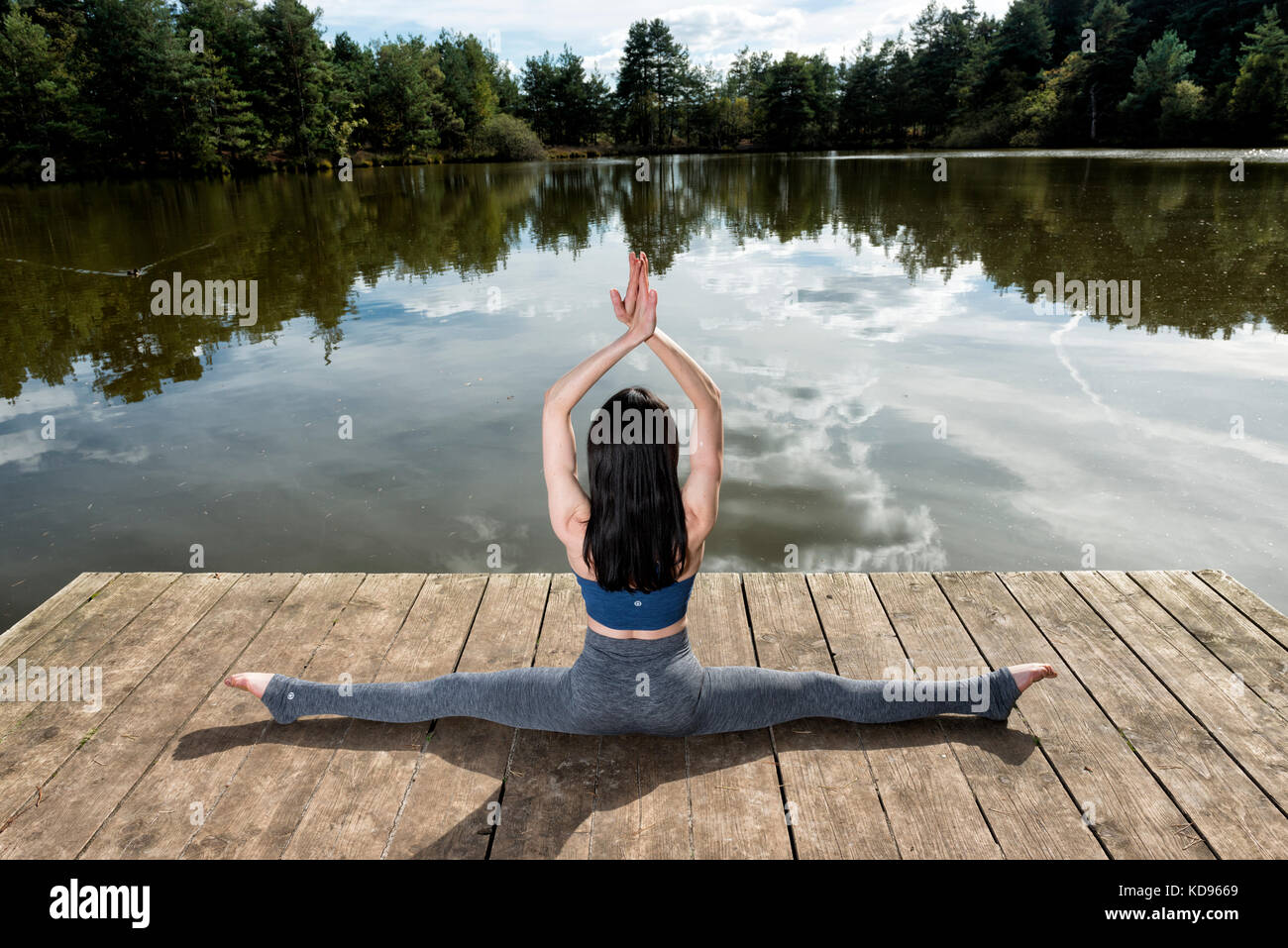 Woman doing splits on yoga hi-res stock photography and images - Alamy