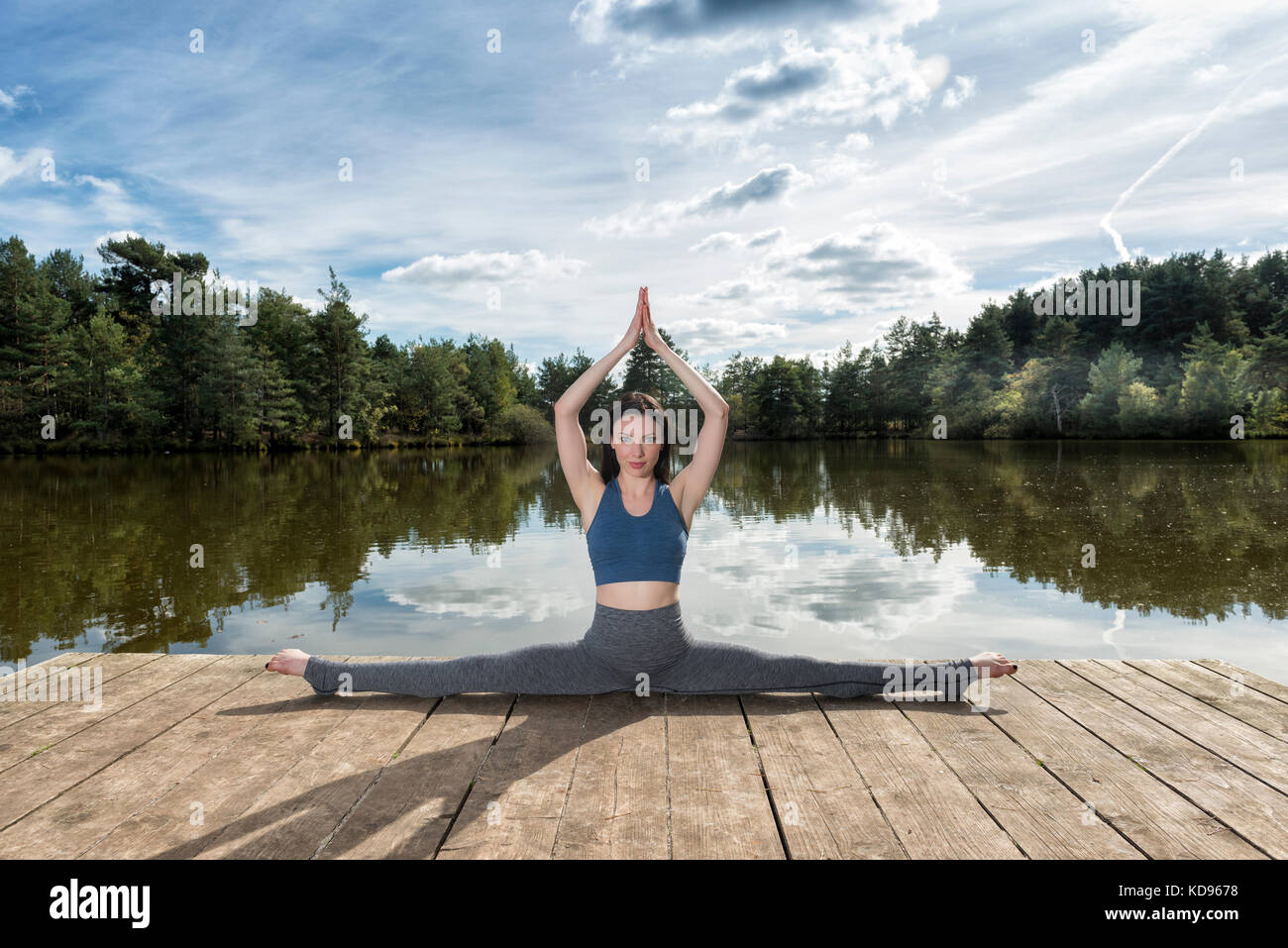 Woman doing the splits hi-res stock photography and images - Alamy
