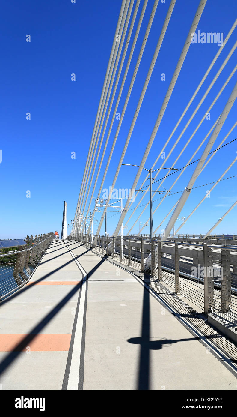 Portland tilikum bridge hi-res stock photography and images - Alamy