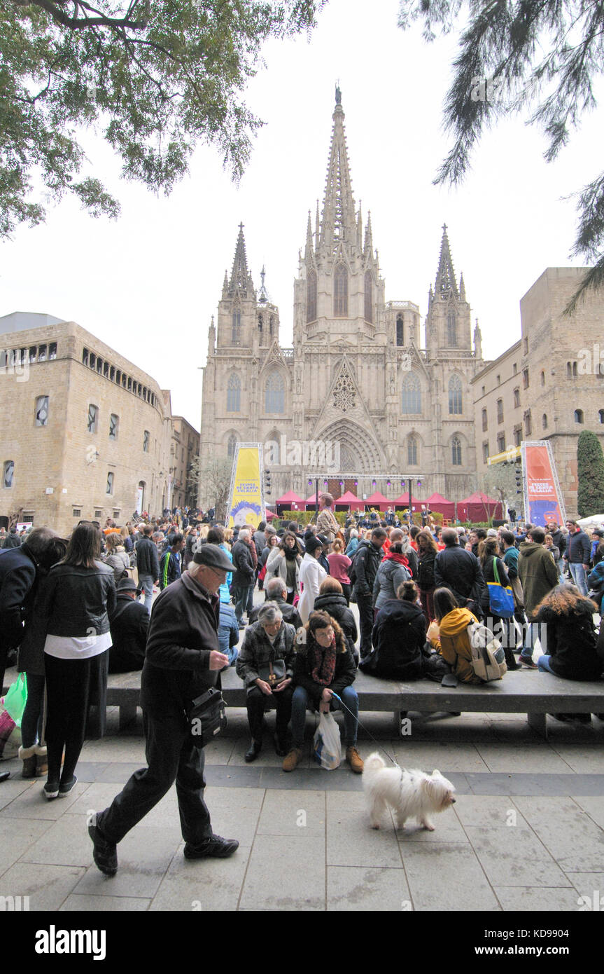 The Cathedral of the Holy Cross and Saint Eulalia Catalan: Catedral de ...