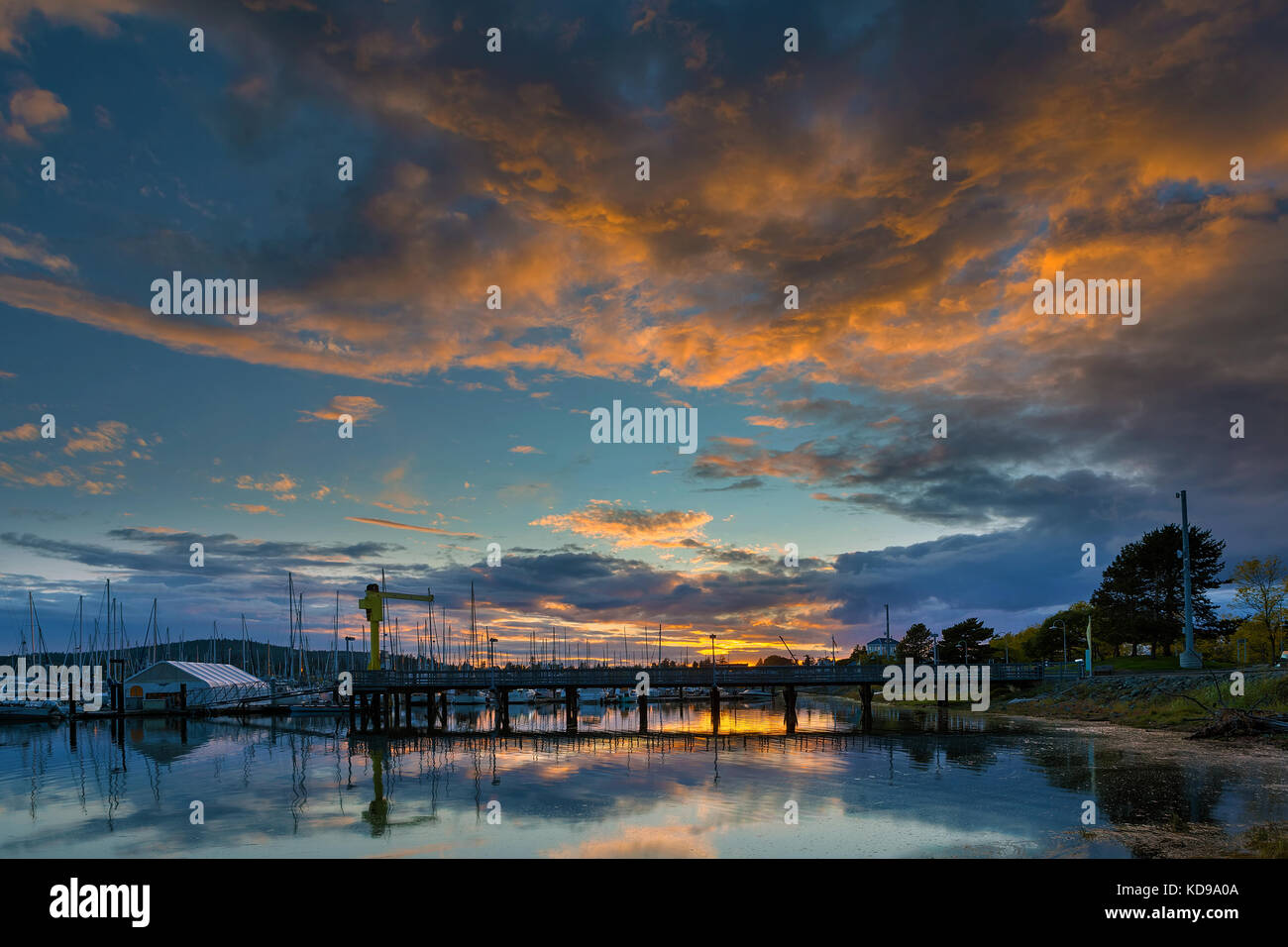 Sunset over Cap Sante Marina boat ramp in Anacortes Fidalgo Island ...