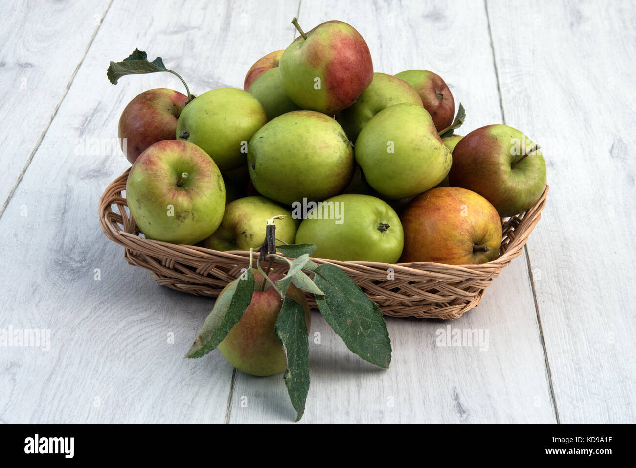 Pile apples in basket hi-res stock photography and images - Alamy