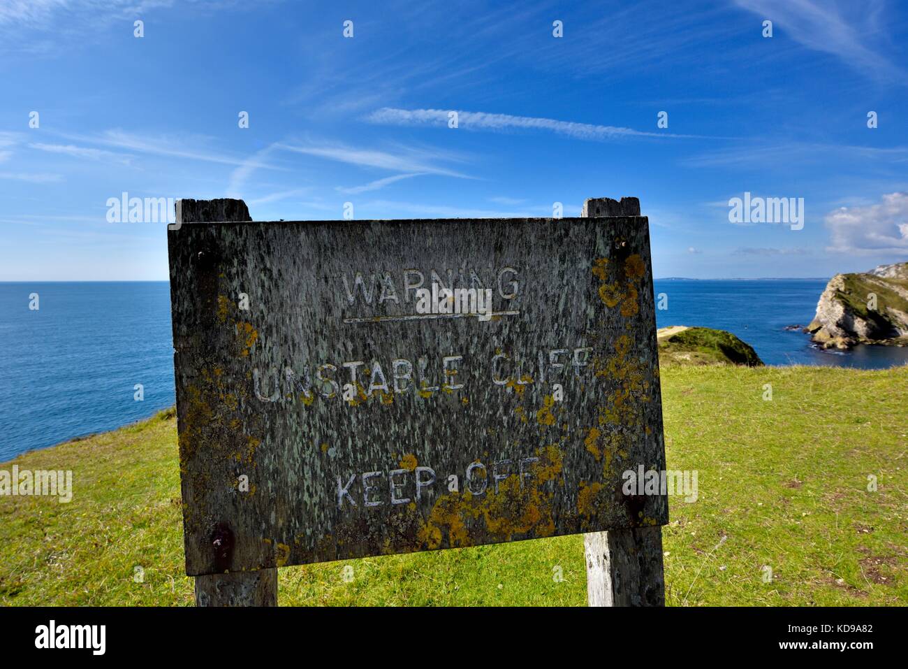 Warning unstable cliff keep off sign hi-res stock photography and ...