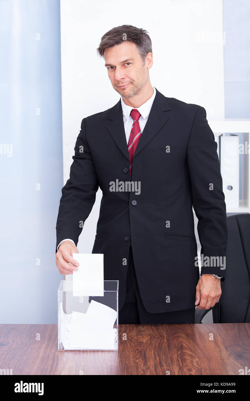 Insert ballot paper hi-res stock photography and images - Alamy