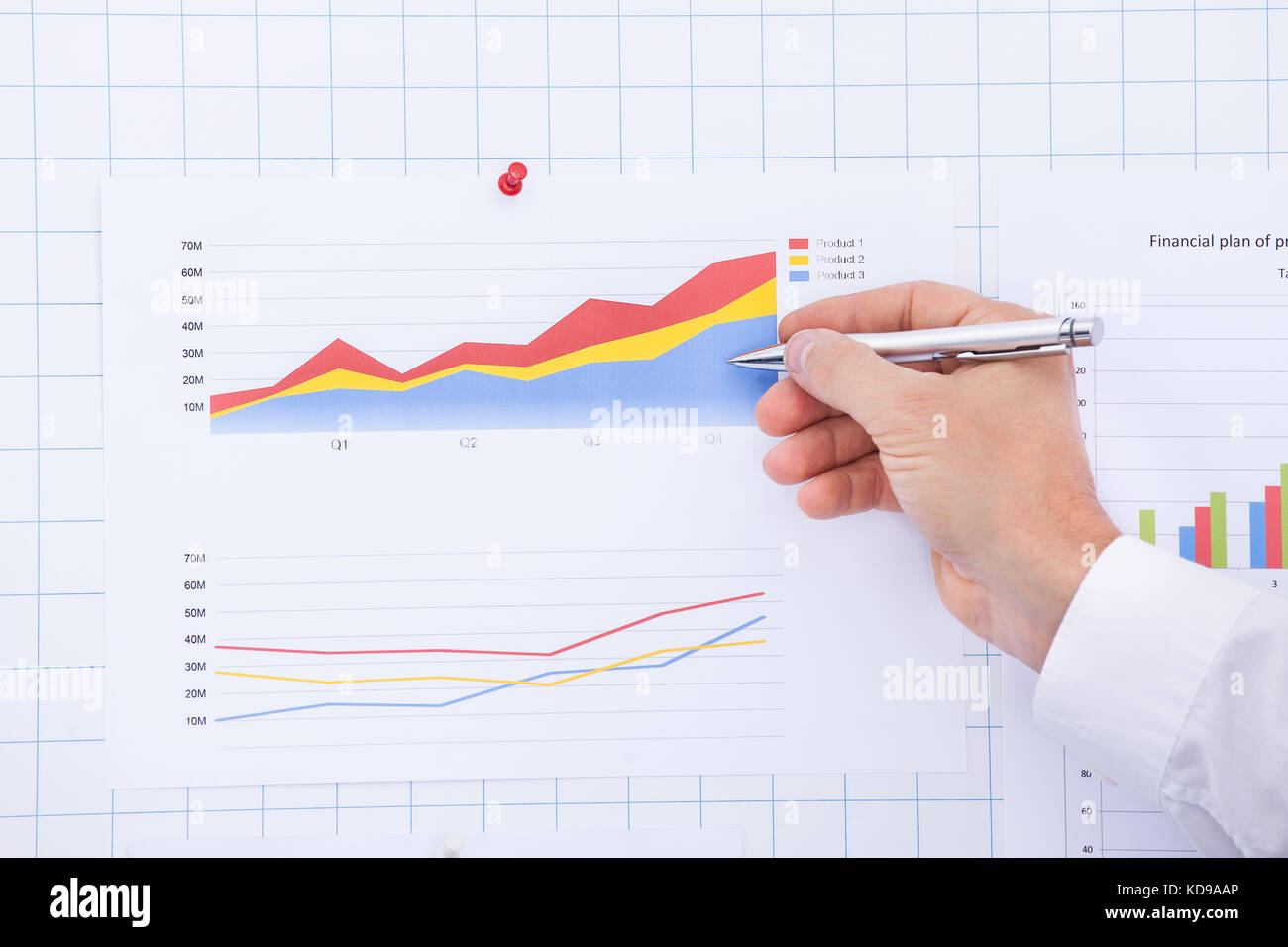 Businessman graph paper document hi-res stock photography and images ...