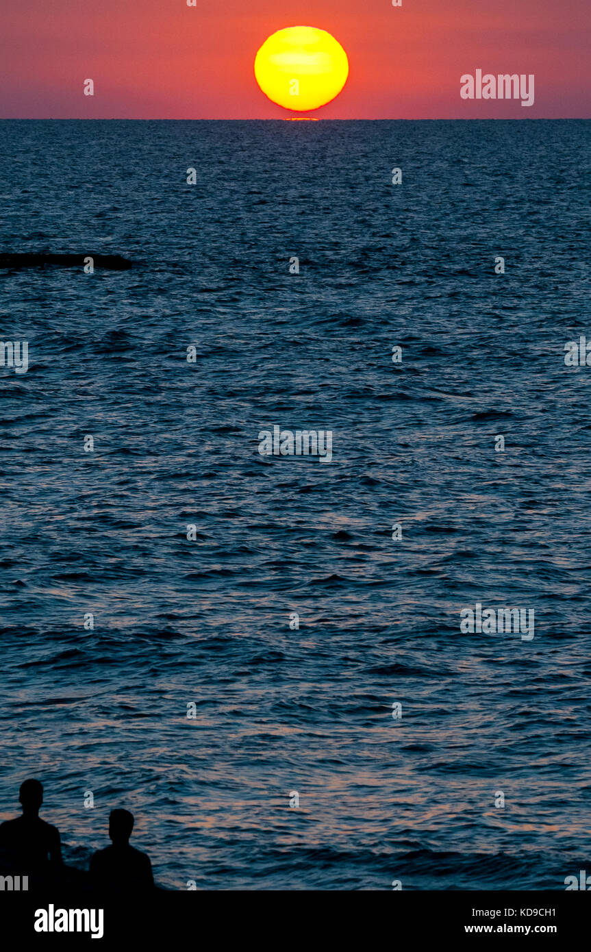 Close up sunset on the horizon of the Mediterranean sea Stock Photo - Alamy