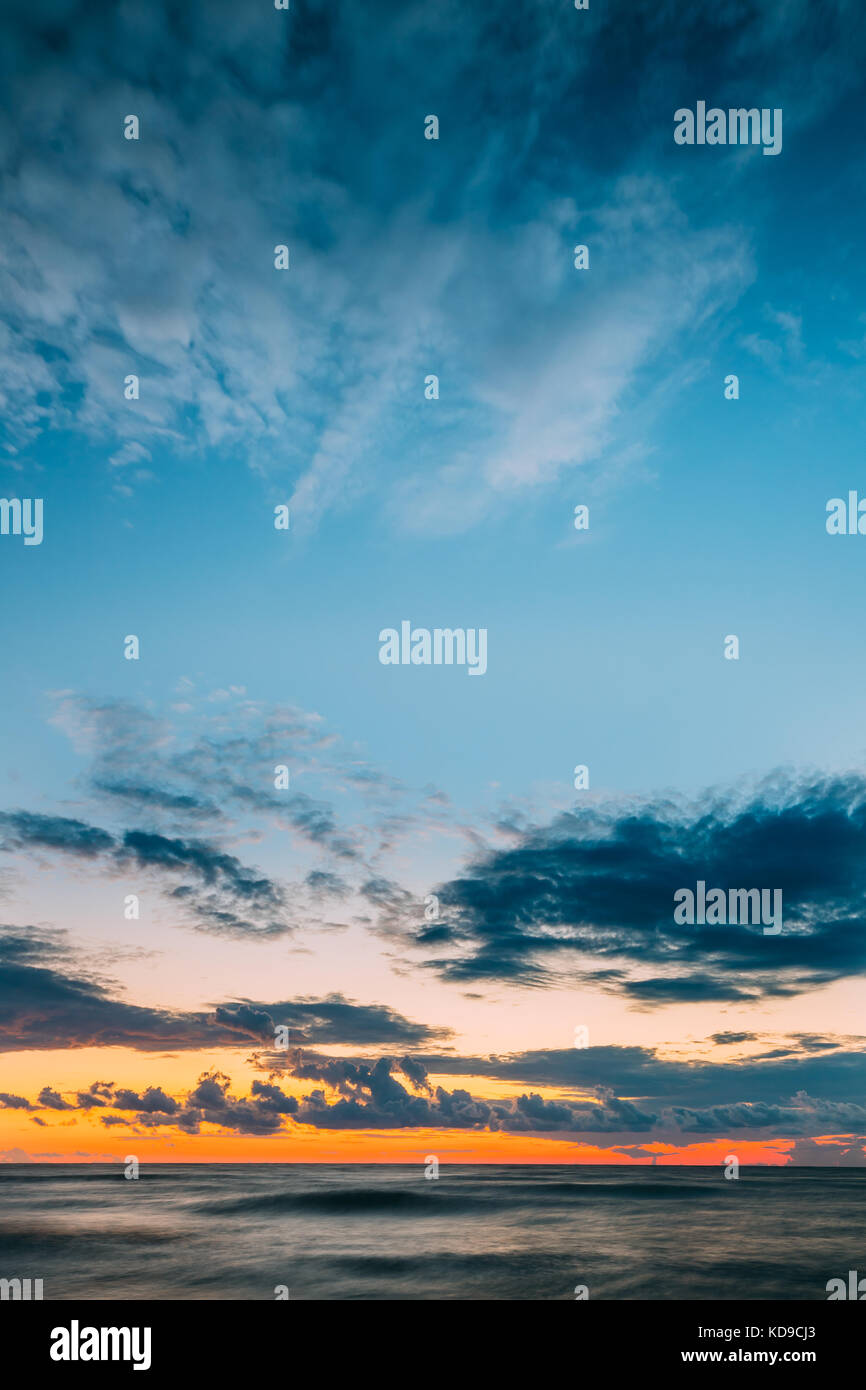 Sunset view over ocean colorful hi-res stock photography and images - Alamy