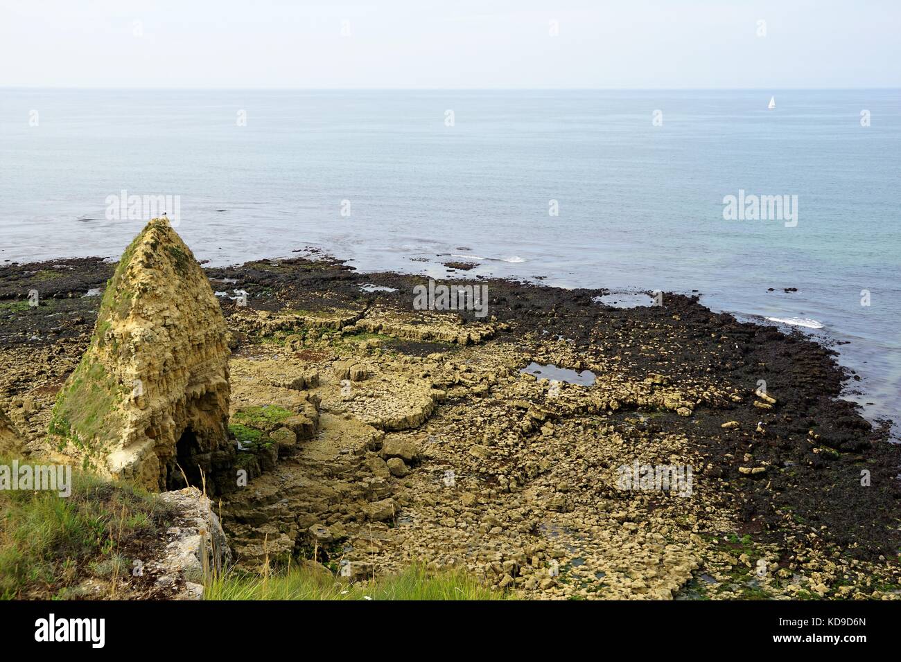 Grey boulder hi-res stock photography and images - Alamy