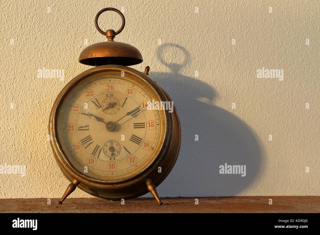 Vintage alarm clock Stock Photo - Alamy