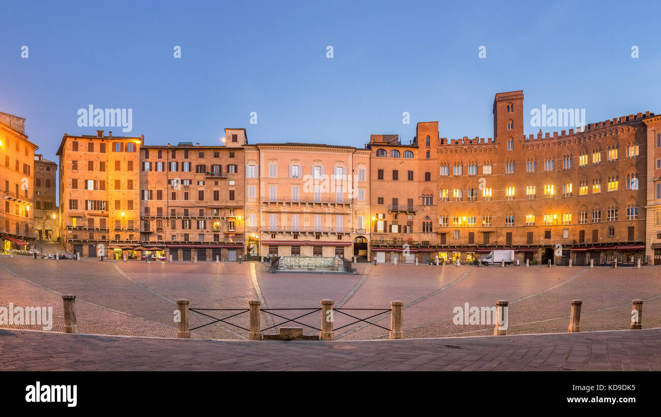 Siena piazza del campo italy night hi-res stock photography and images ...