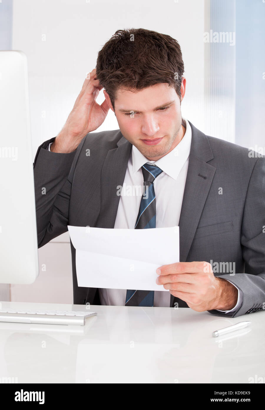 Boss reading document hi-res stock photography and images - Alamy