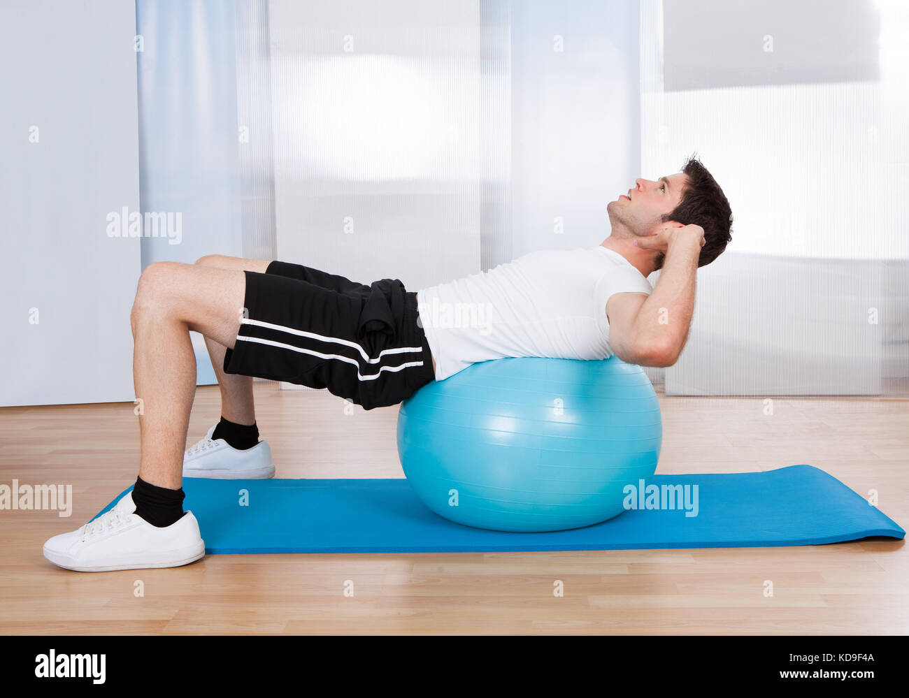 Young male doing sit ups hi-res stock photography and images - Alamy