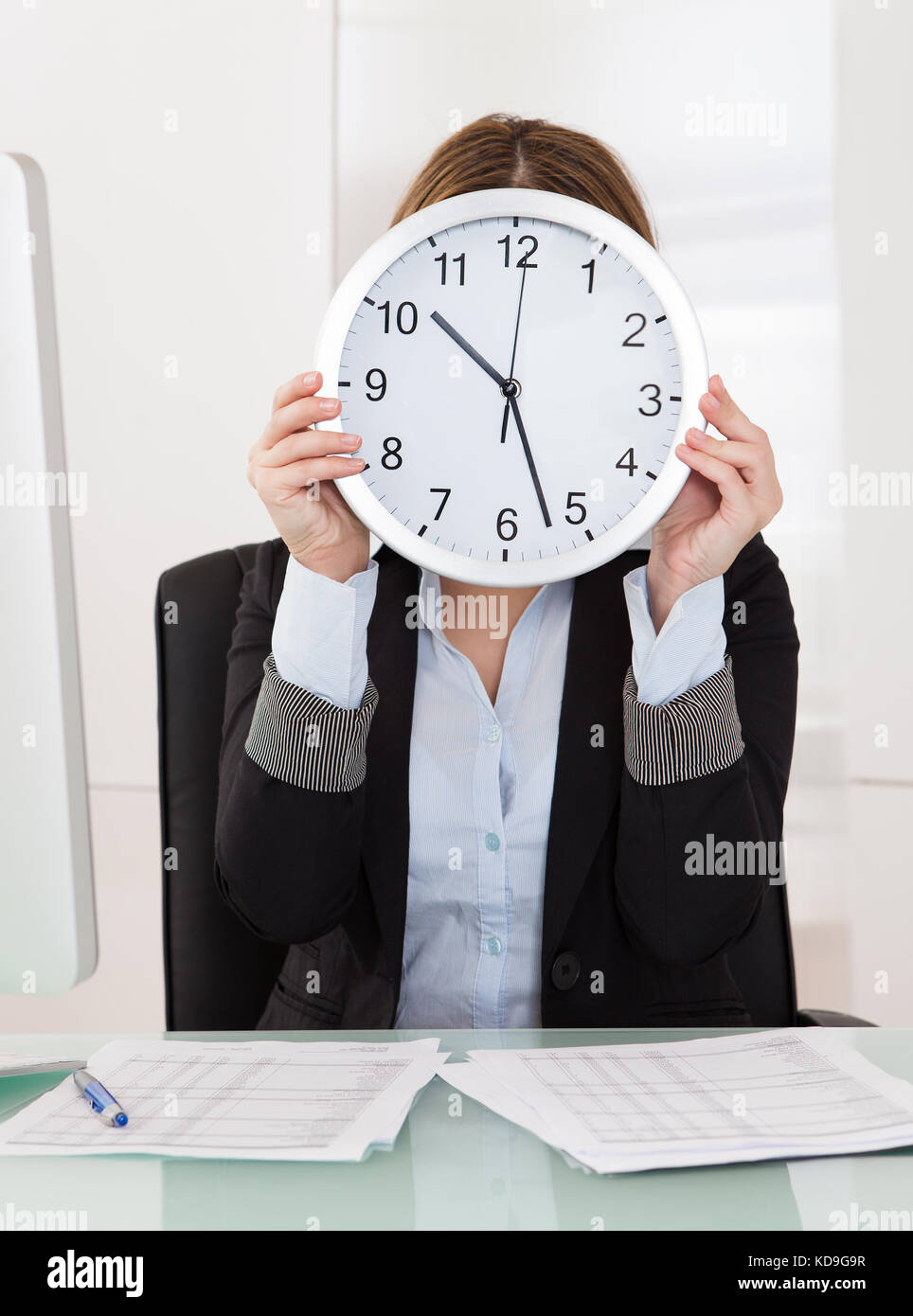 Face hold hi-res stock photography and images - Alamy