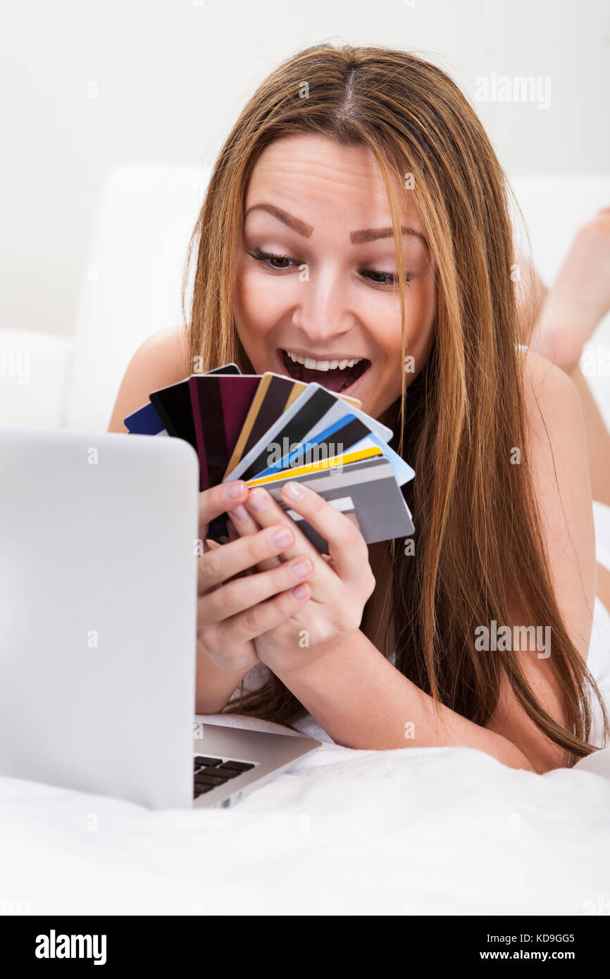 Woman and shopping and credit card hi-res stock photography and images ...