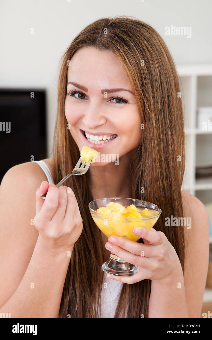 Woman eating fruit fruit salad hi-res stock photography and images - Alamy