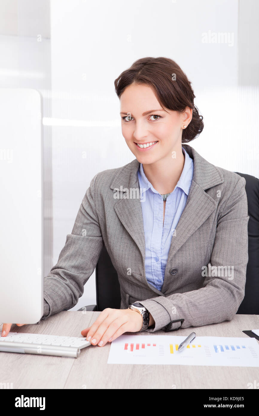 Work smiling hi-res stock photography and images - Alamy