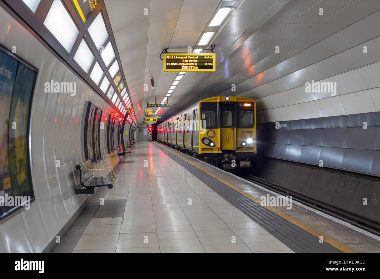 14/04/2017 Liverpool Moorfields underground station Merseyrail class ...