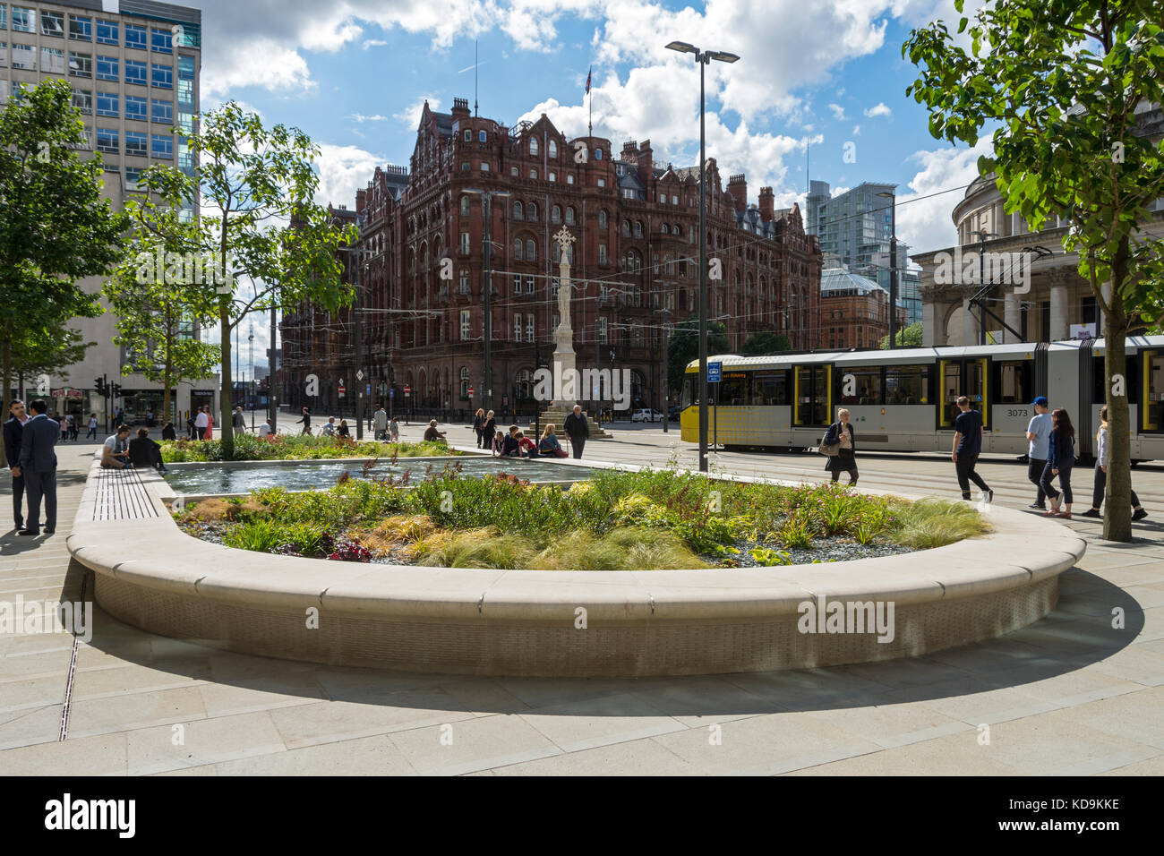 New (2017) seating, flower bed and water feature, St. Peter's Square ...