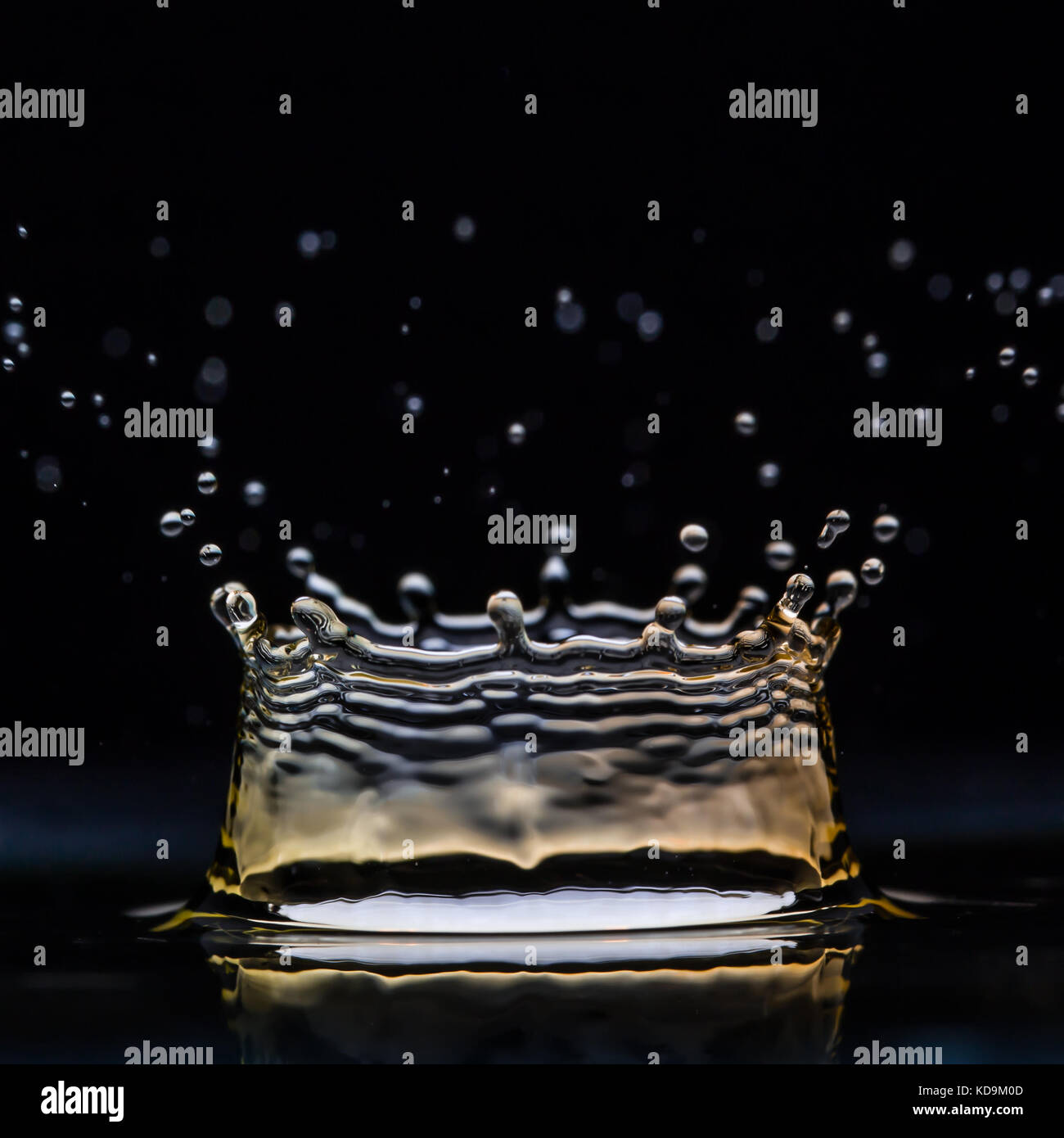 water slash high-speed crown Stock Photo - Alamy