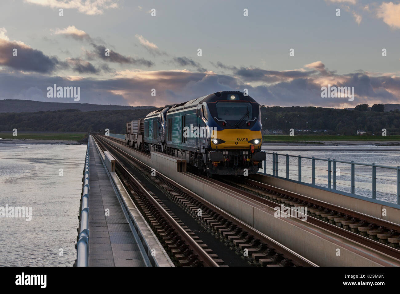 05/10/2017 Arnside viaduct (river Kent) Direct rail Services class 68's ...