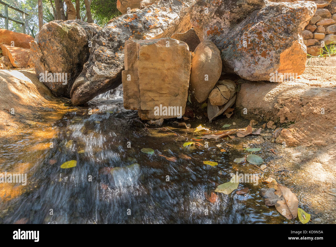 Fluent in water with stones Stock Photo - Alamy