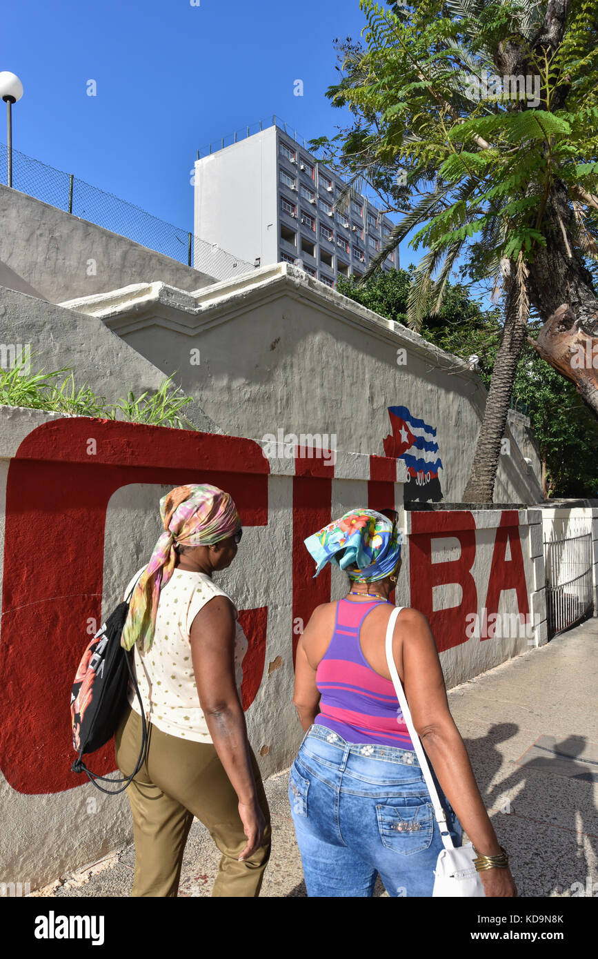Women walking Havana Cuba Stock Photo - Alamy