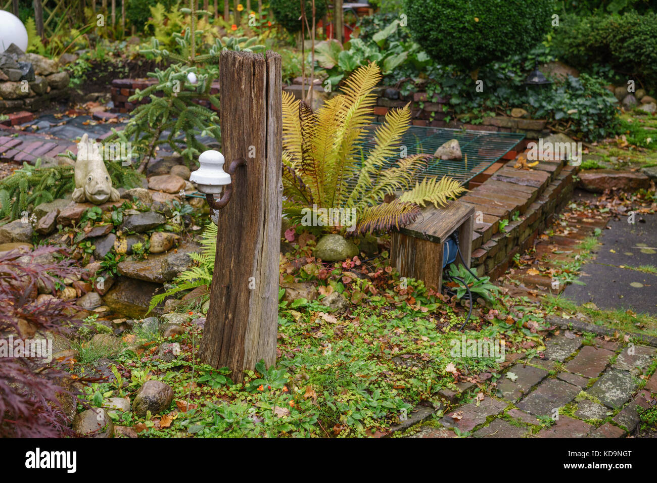 oak Pillar in the garden yard decoration Stock Photo - Alamy