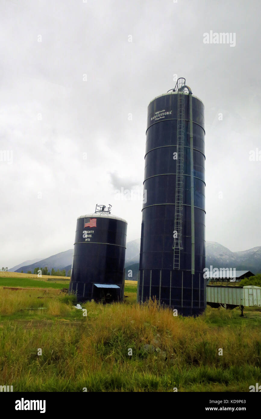Gray silos hi-res stock photography and images - Alamy