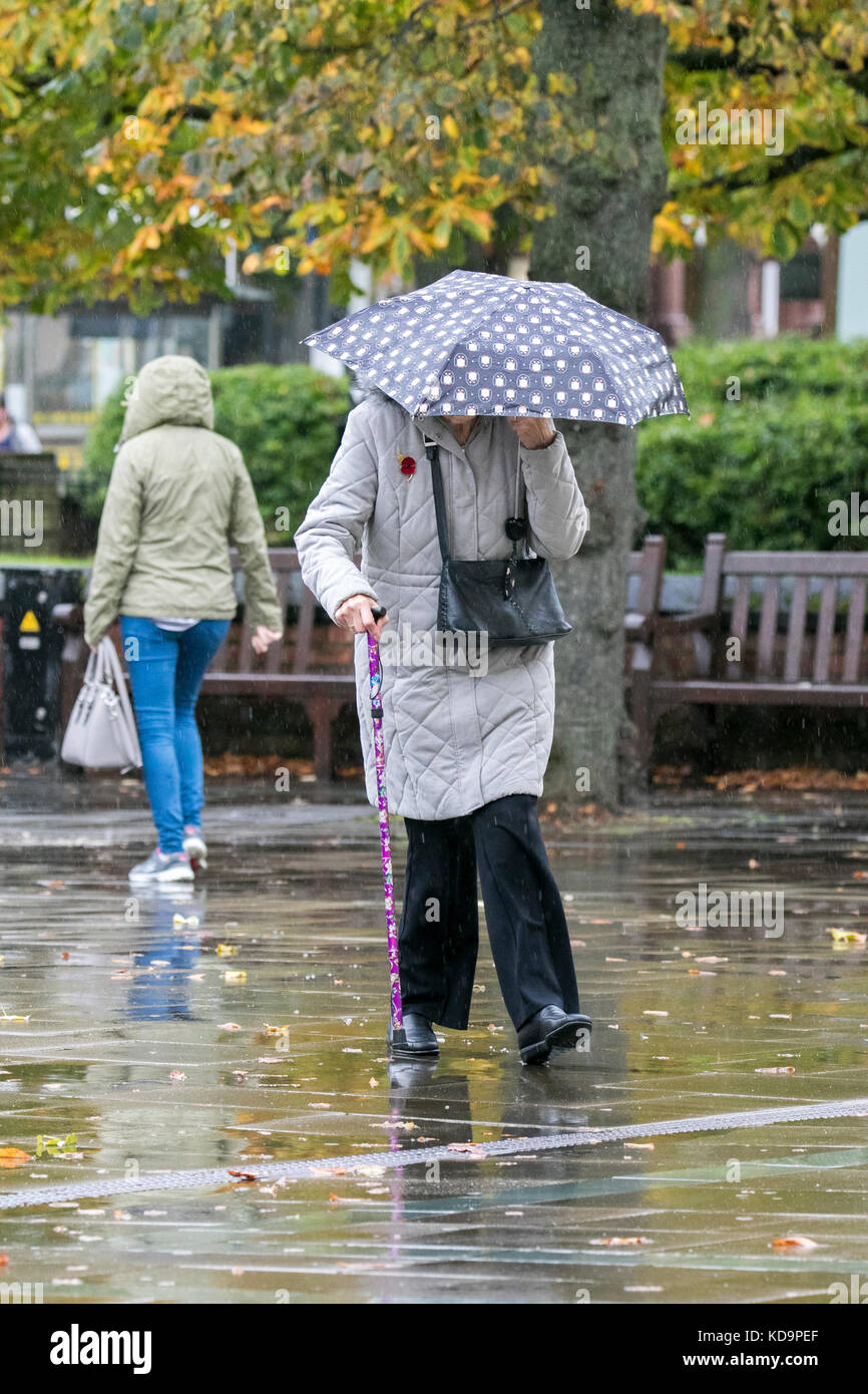 Women shopping on rainy day hi-res stock photography and images - Alamy