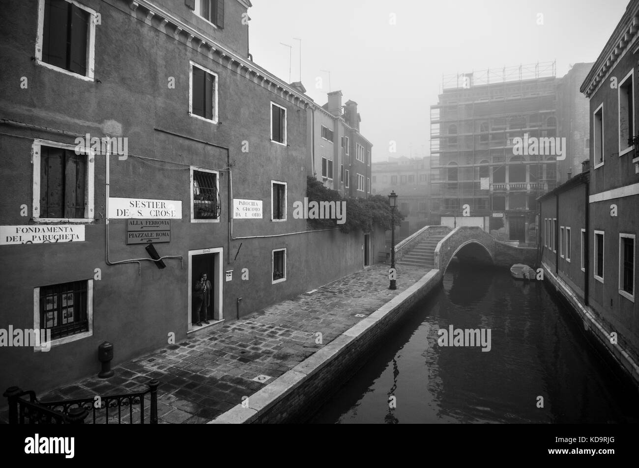 Spooky house black and white hi-res stock photography and images - Alamy