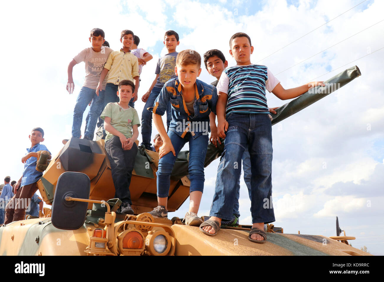 Reyhanli, Hatay, Turkey. 11th Oct, 2017. Boys stand on top of a Turkish ...