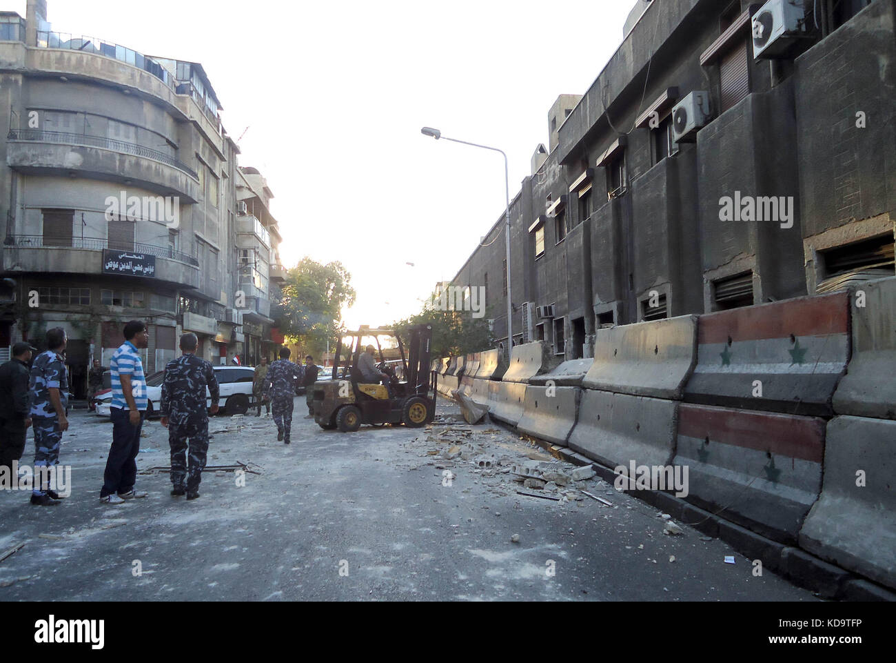 Damascus, Syria. 11th Oct, 2017. Policemen stand in front of the police ...