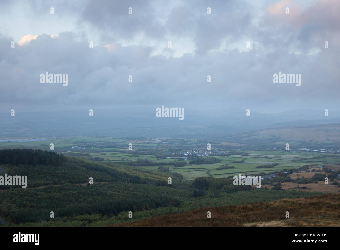 Rhigos Viewpoint, South Wales, UK. UK weather: It's a cloudy and stormy ...