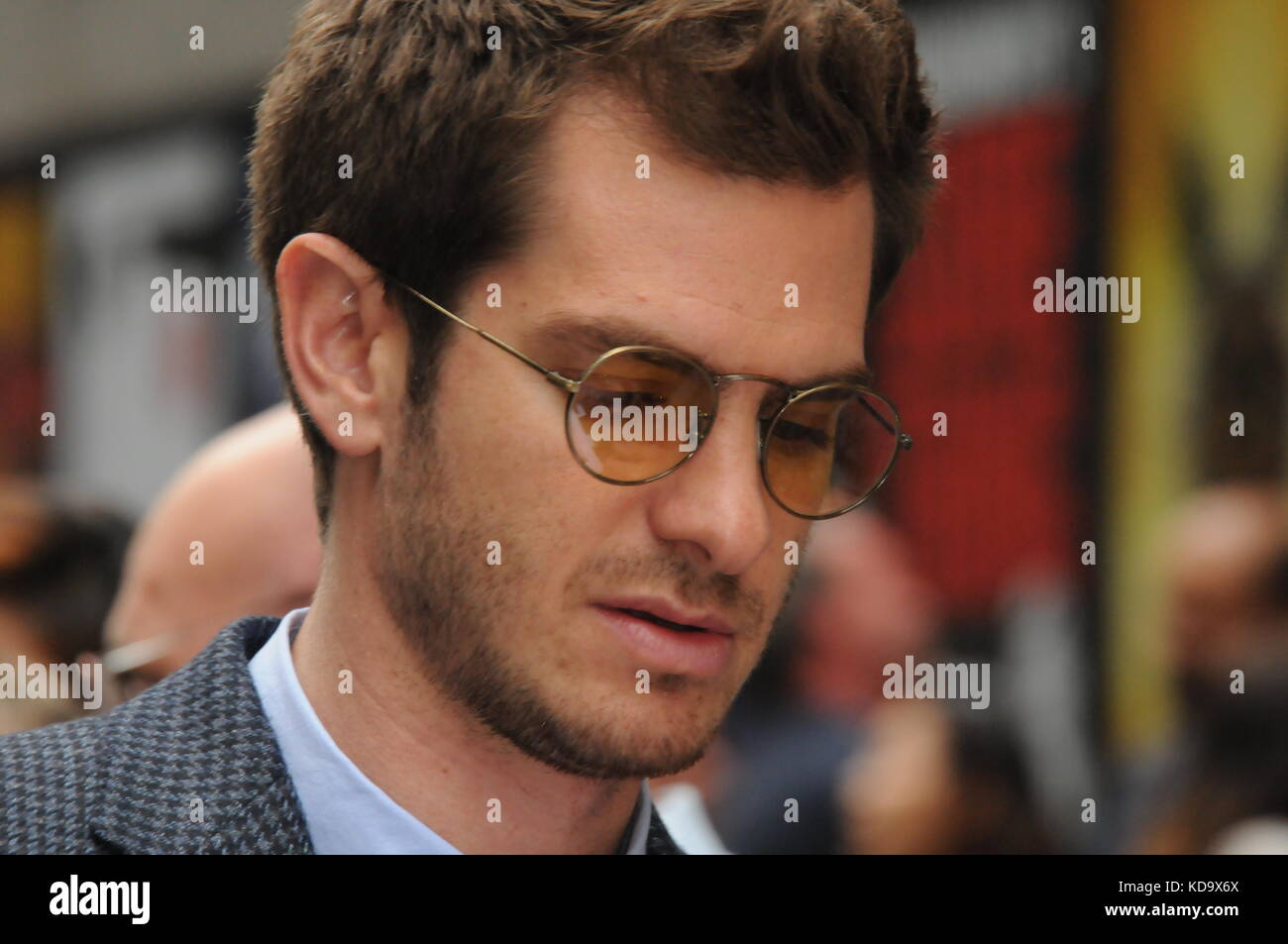 Andrew Garfield signing autograph Stock Photo - Alamy