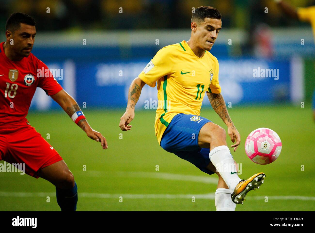 SÃO PAULO, SP - 10.10.2017: BRASIL X CHILE - Philippe Coutinho from ...