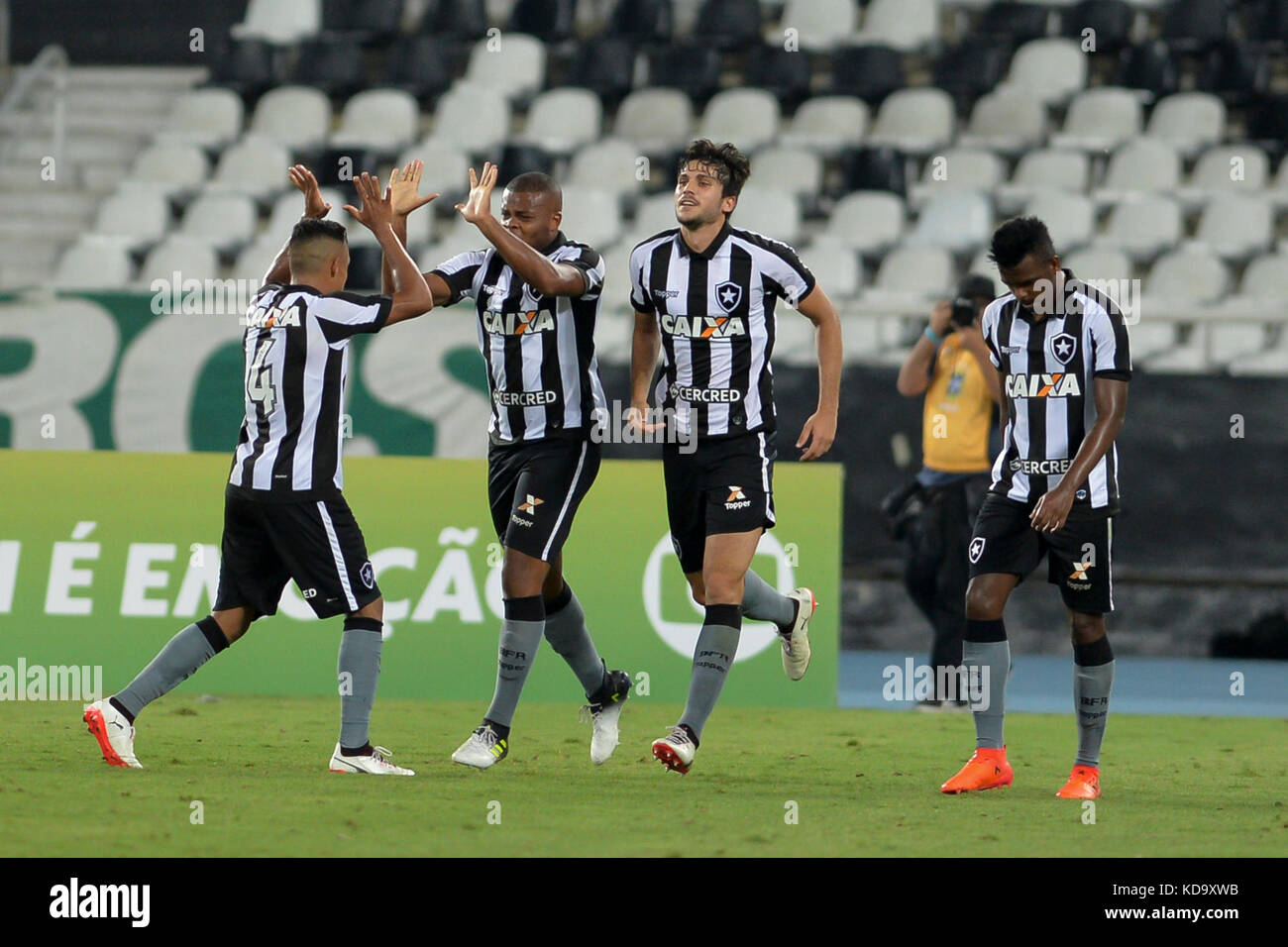 Rio De Janeiro, Brazil. 11th Oct, 2017. Vinicius Tanque celebrates goal ...