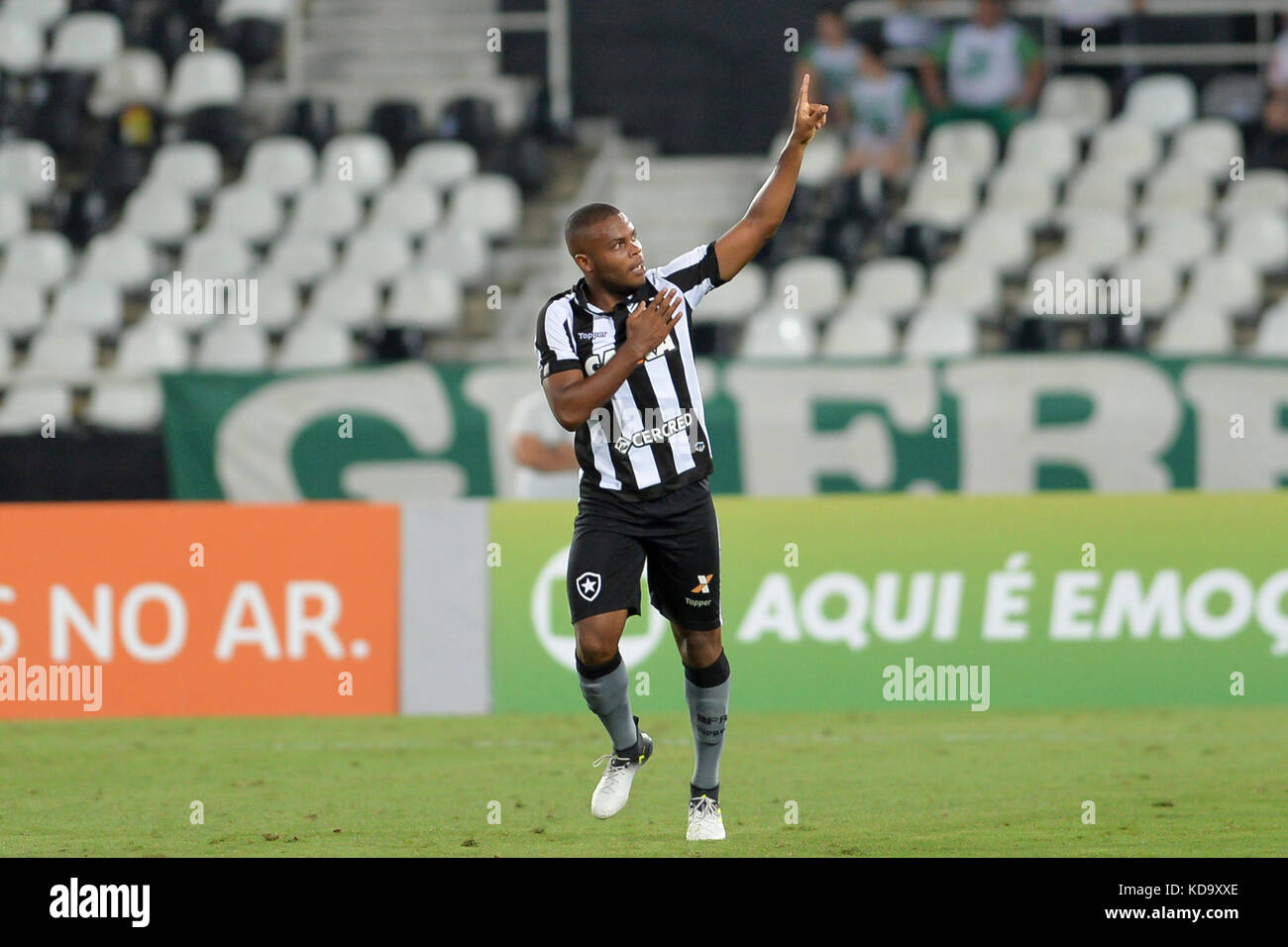 Rio De Janeiro, Brazil. 11th Oct, 2017. Vinicius Tanque celebrates goal ...