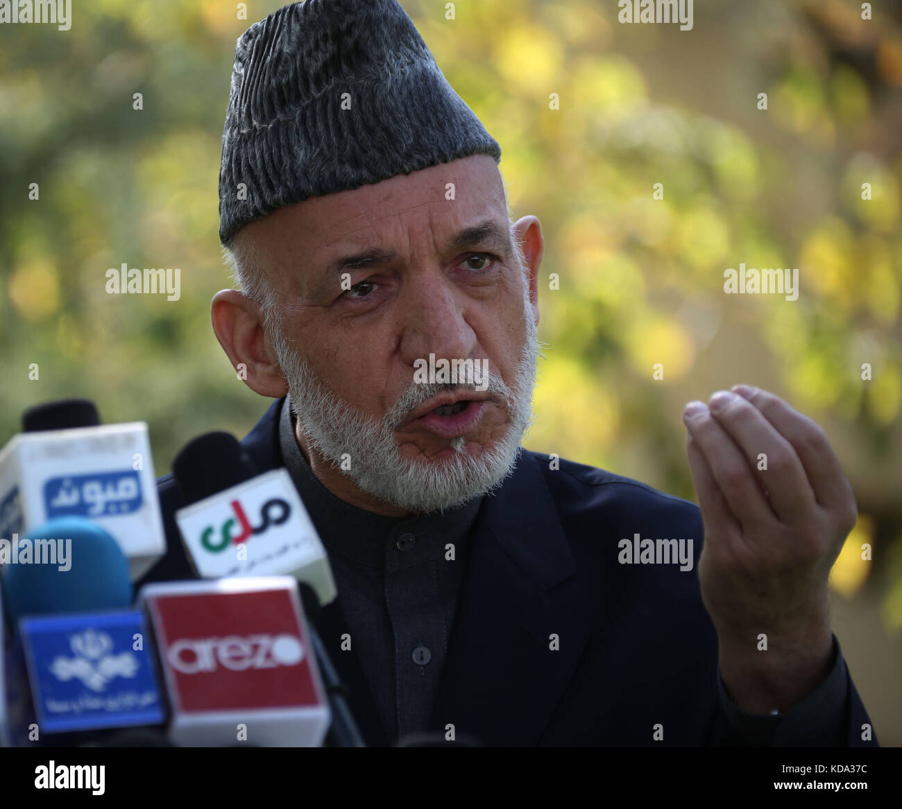 (171012) -- KABUL, Oct. 12 (Xinhua) -- Former Afghan president Hamid ...