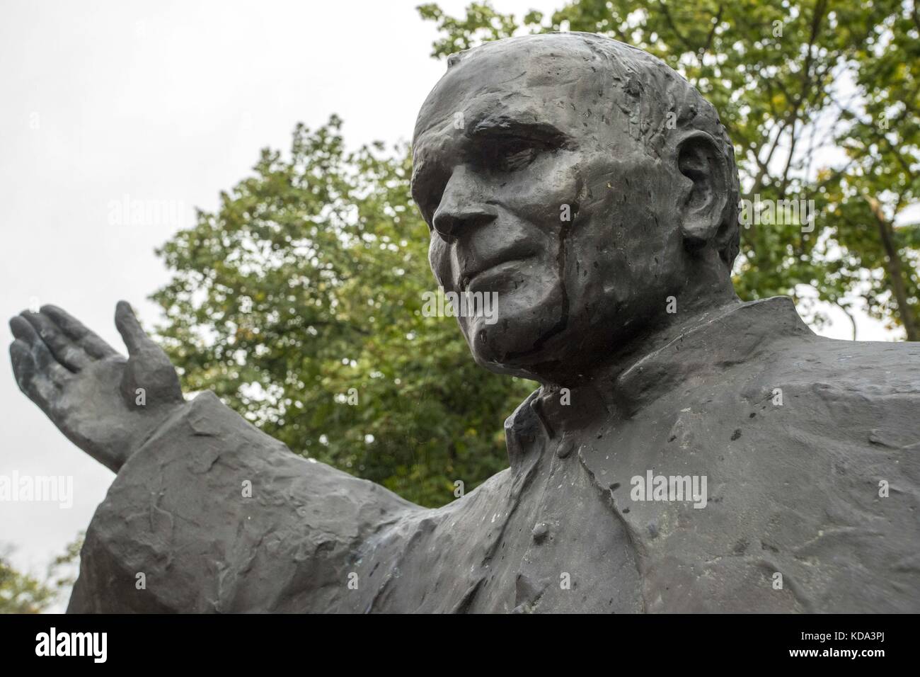 Pope hand gesture hi-res stock photography and images - Alamy