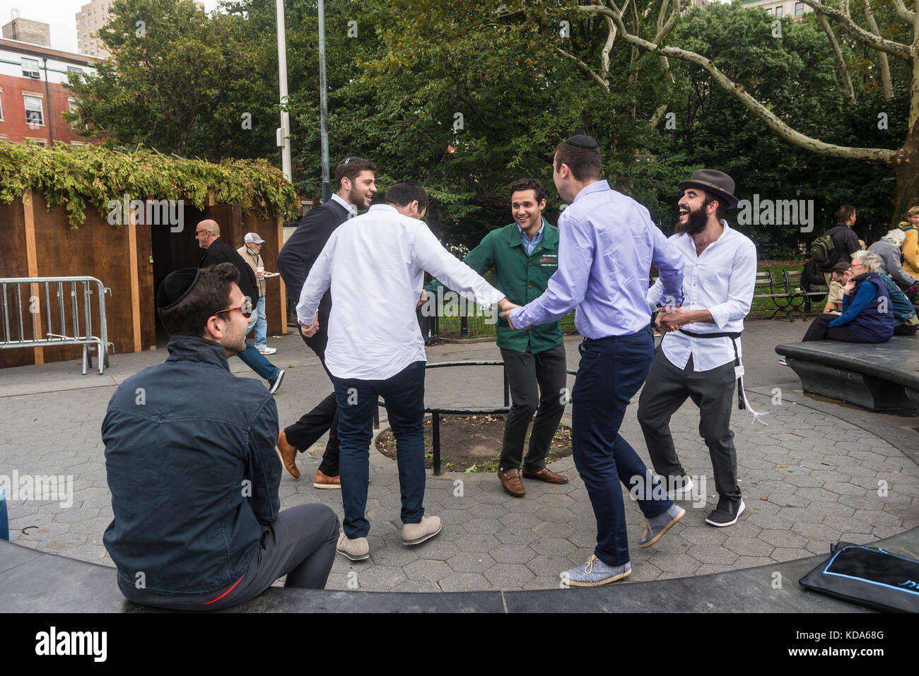 Jewish men dancing High Resolution Stock Photography and Images - Alamy